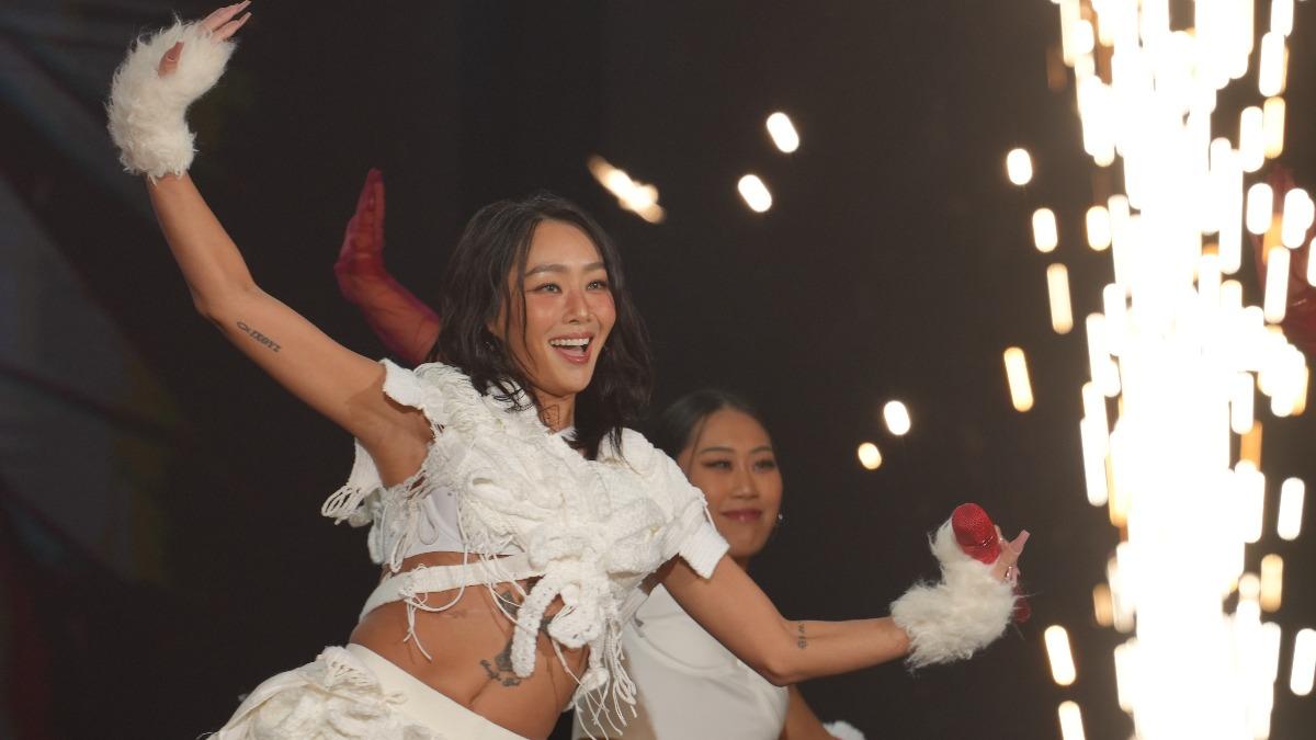 「韓國碧昂絲」孝琳白色炫腹裝火辣登場 連3首SISTAR經典歌粉絲瘋狂│TVBS新聞網