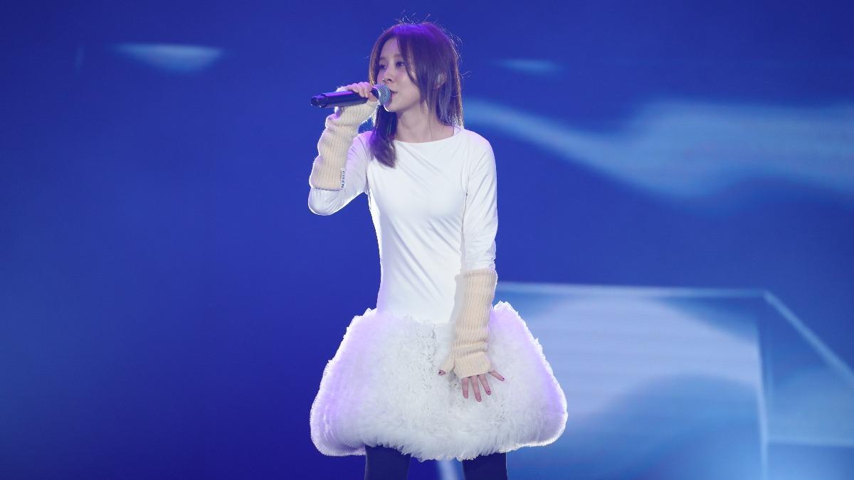 「韓國碧昂絲」孝琳白色炫腹裝火辣登場 連3首SISTAR經典歌粉絲瘋狂│TVBS新聞網