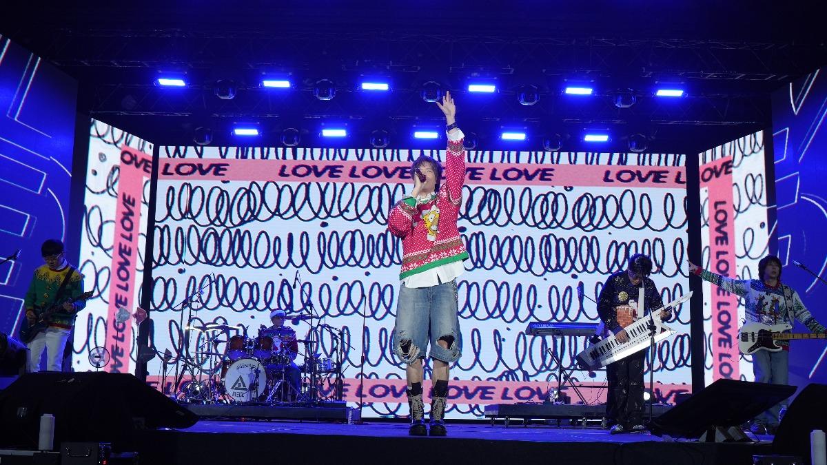 「韓國碧昂絲」孝琳白色炫腹裝火辣登場 連3首SISTAR經典歌粉絲瘋狂│TVBS新聞網