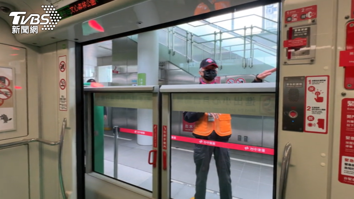 中捷跳電「芝麻不開門」 月台門故障逾6hrs│TVBS新聞網