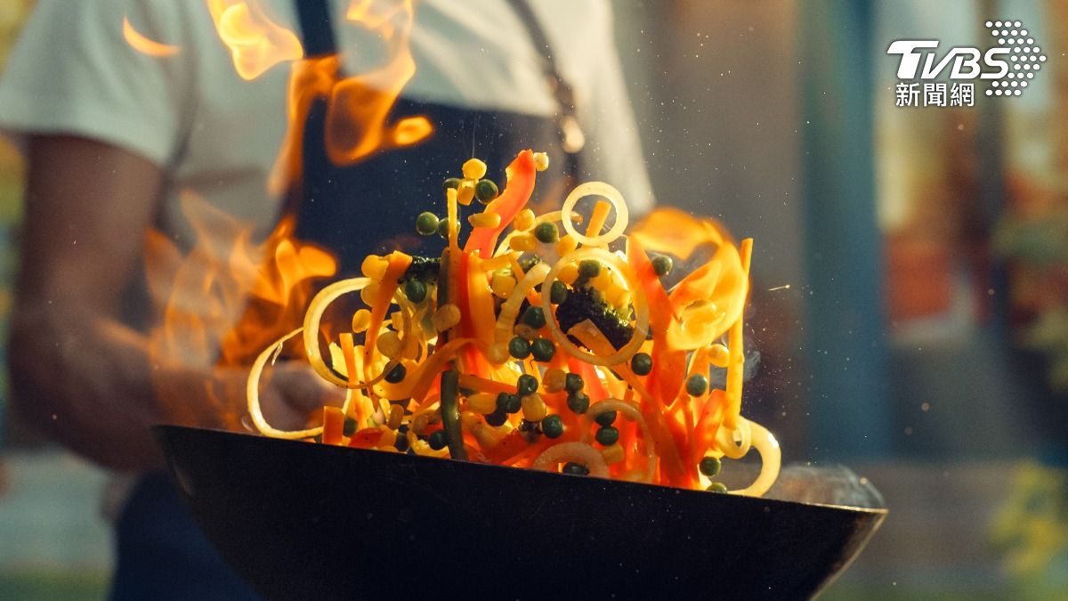男愛吃熱炒竟罹胃癌二期 醫：「1NG煮法」肉、澱粉變致癌物│TVBS新聞網
