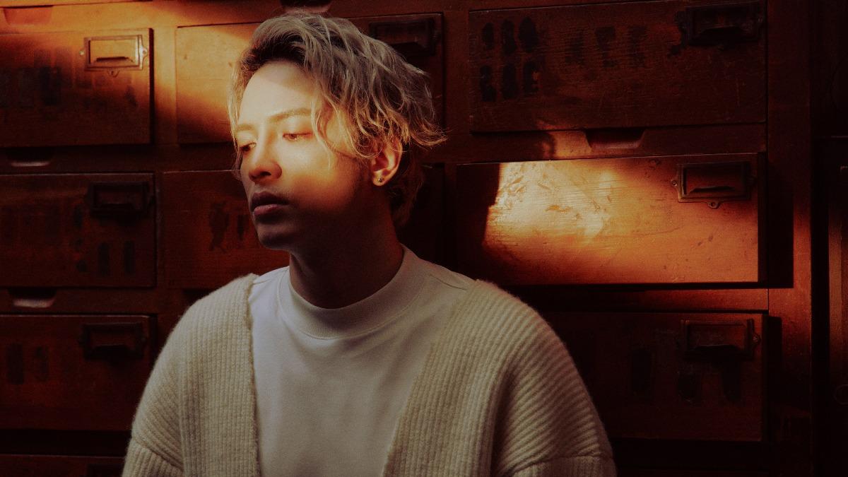 慎入！J.Sheon坐頂樓邊緣恐怖畫面曝 差一步「通另一道門」│TVBS新聞網