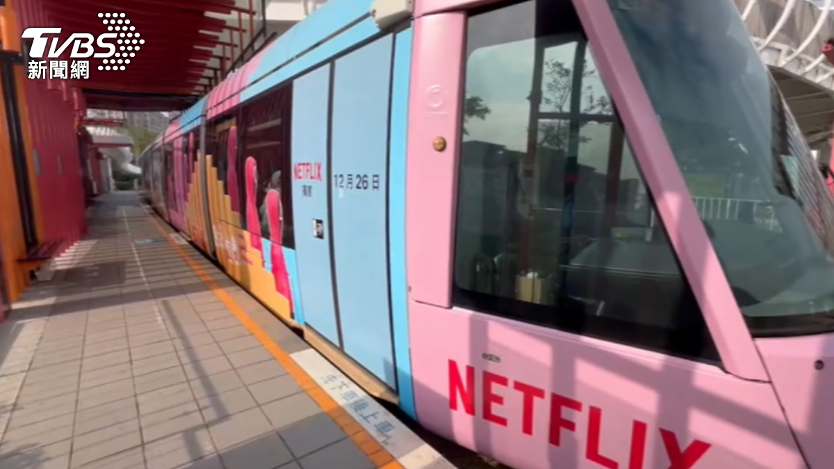 魷魚遊戲趴周末登場！ 遊客愛河灣找｢英熙｣、手機追魷魚列車│TVBS新聞網