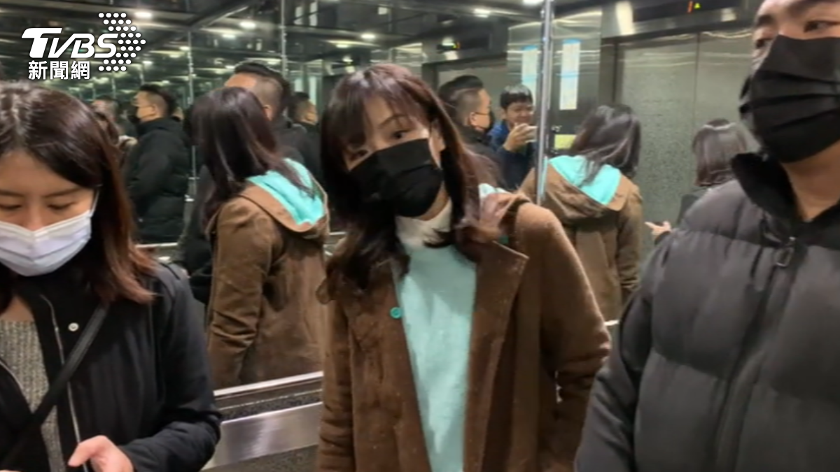 拍桌咆哮、羞辱部屬！人事總處參事霸凌成立 遭記2大過免職│TVBS新聞網