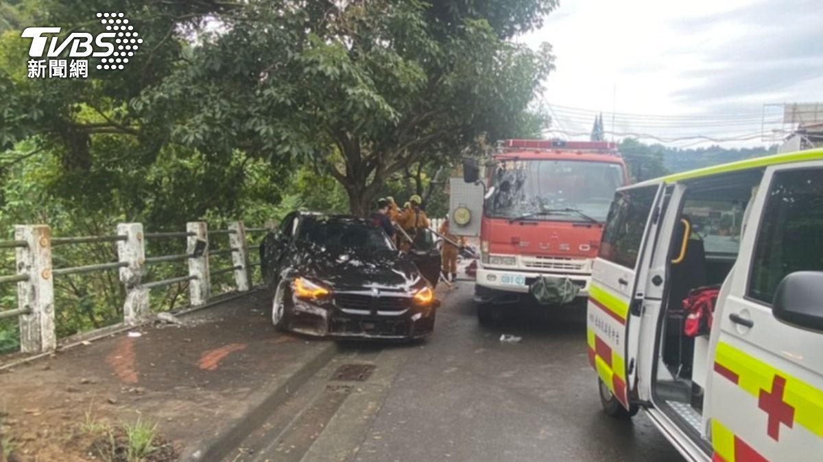 BMW駕駛稱「打滑」撞上！女騎士魂斷6米深邊坡 同事：她騎很慢│TVBS新聞網