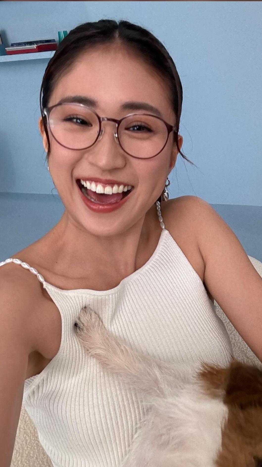 9m88戴眼鏡美成這樣！無預警發布新身分 驚呼：終於有人發現│TVBS新聞網