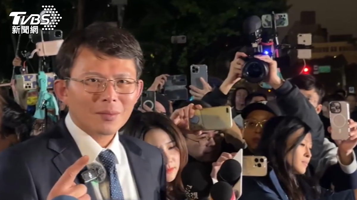 為救柯與警衝突！ 黃國昌「搖旗帶草衝鋒」│TVBS新聞網