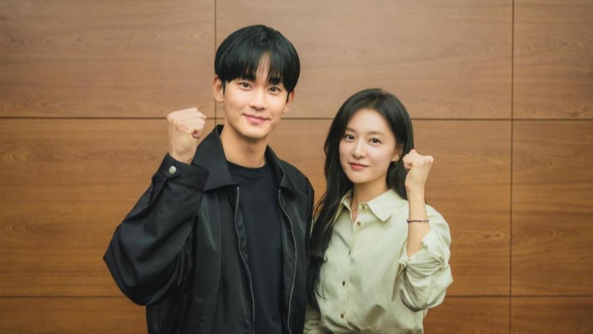 金秀賢奪AAA大賞 甜喊話金智媛「最棒洪海仁」！NewJeans得獎「不喊團名」│TVBS新聞網