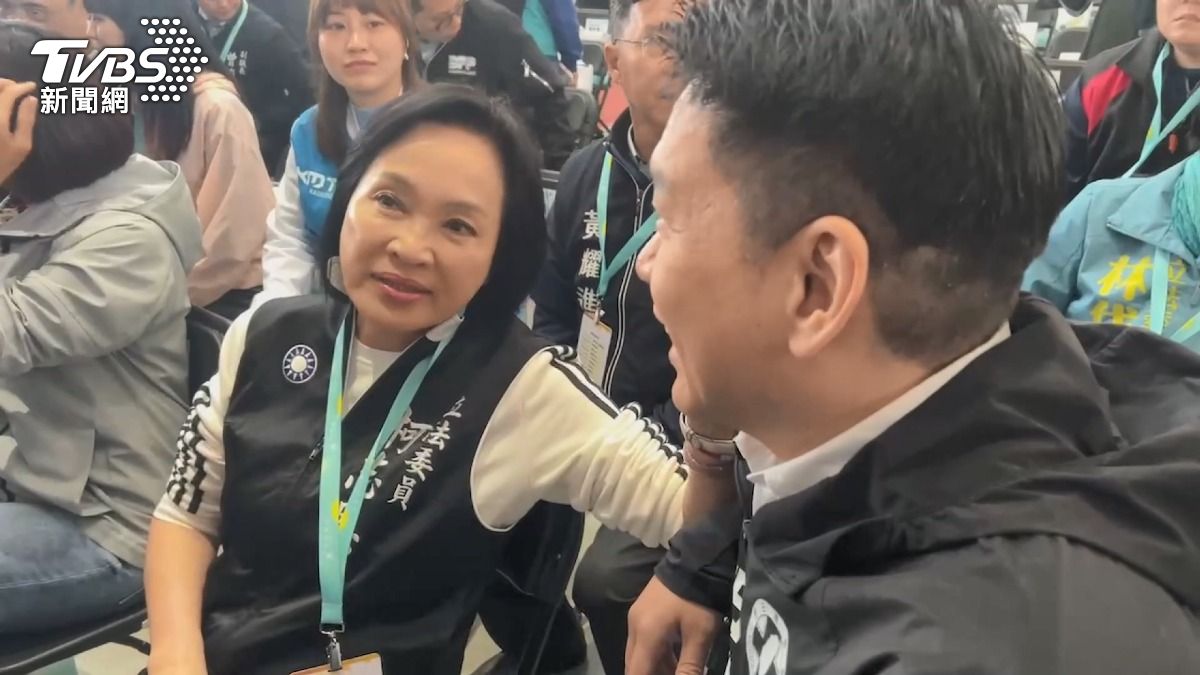 高車活動場！柯志恩被綠營立委包圍 雙方再槓財劃法│TVBS新聞網