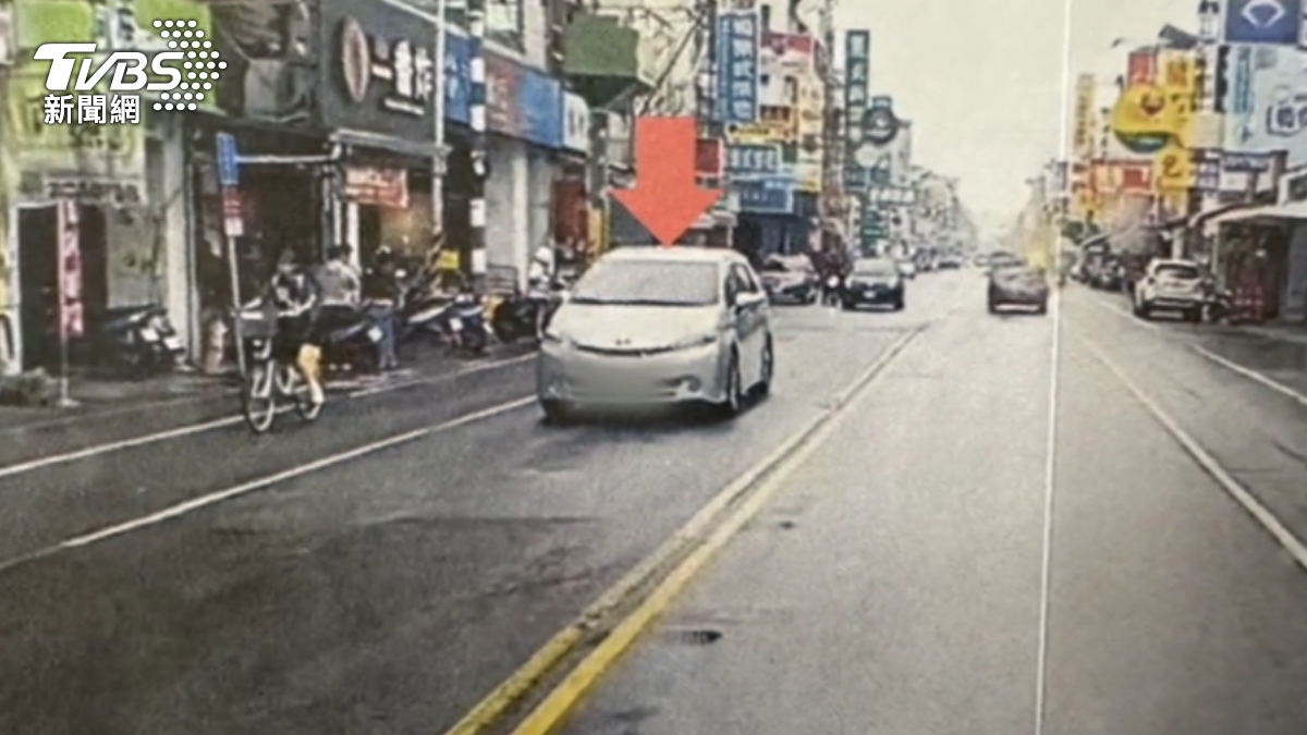 市區白天｢沒開頭燈｣罰1200元！ 車主不服警方原因全說了│TVBS新聞網