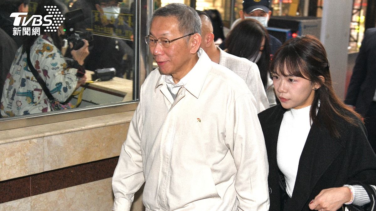 柯文哲旁「長髮美女」貼身！驚人身分曝 來頭竟不小│TVBS新聞網