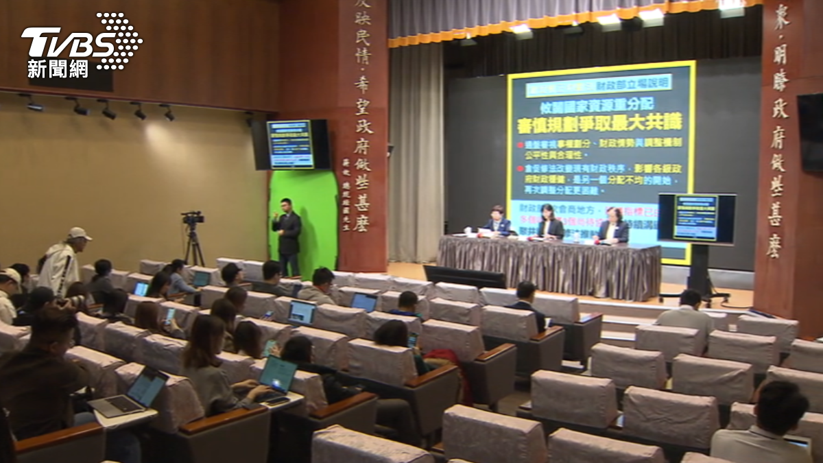 稱預算「可能重編」政院發言人指「假設用語」 黃國昌轟造謠、籲撤換│TVBS新聞網