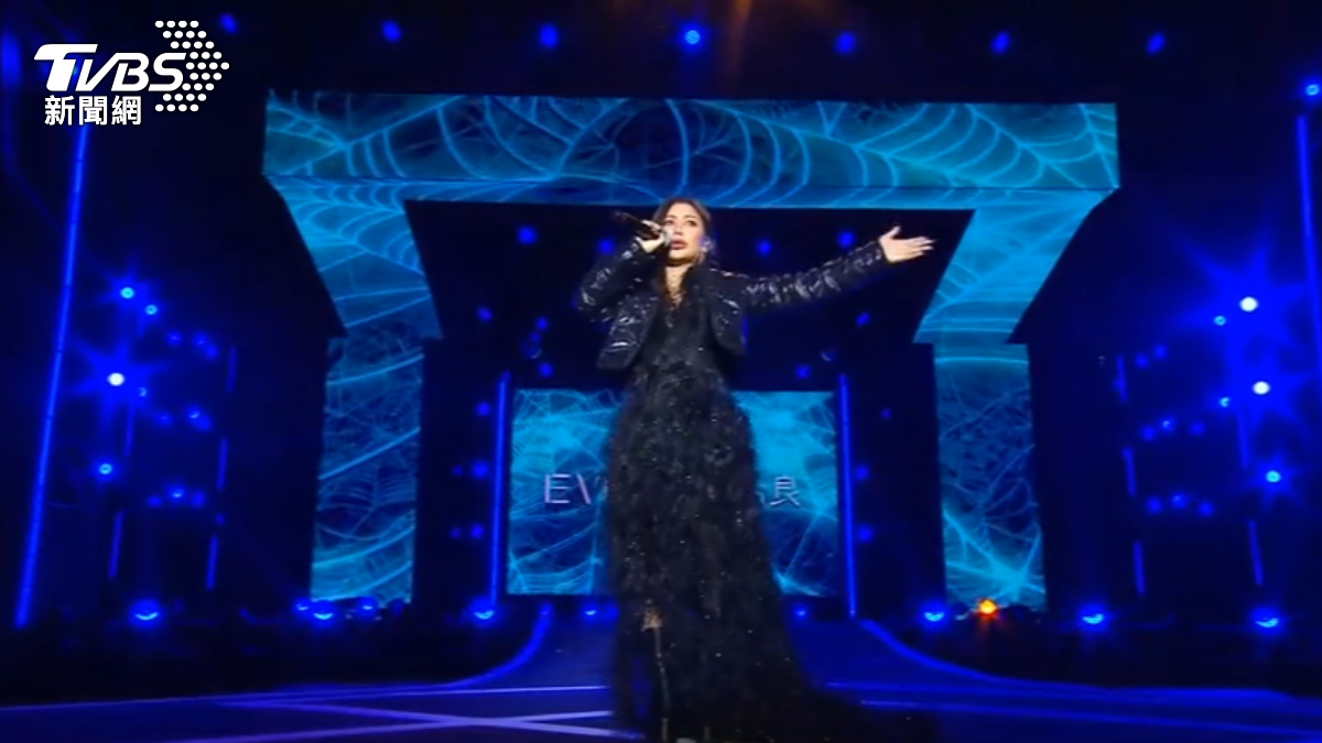 金曲唱作天后艾怡良 台南跨年露背黑洋裝耀眼│TVBS新聞網