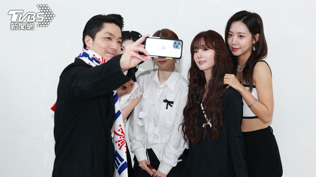 獨家直擊／Apink中文甜喊新年快樂！蔣萬安探班送「這物」全員瘋狂│TVBS新聞網