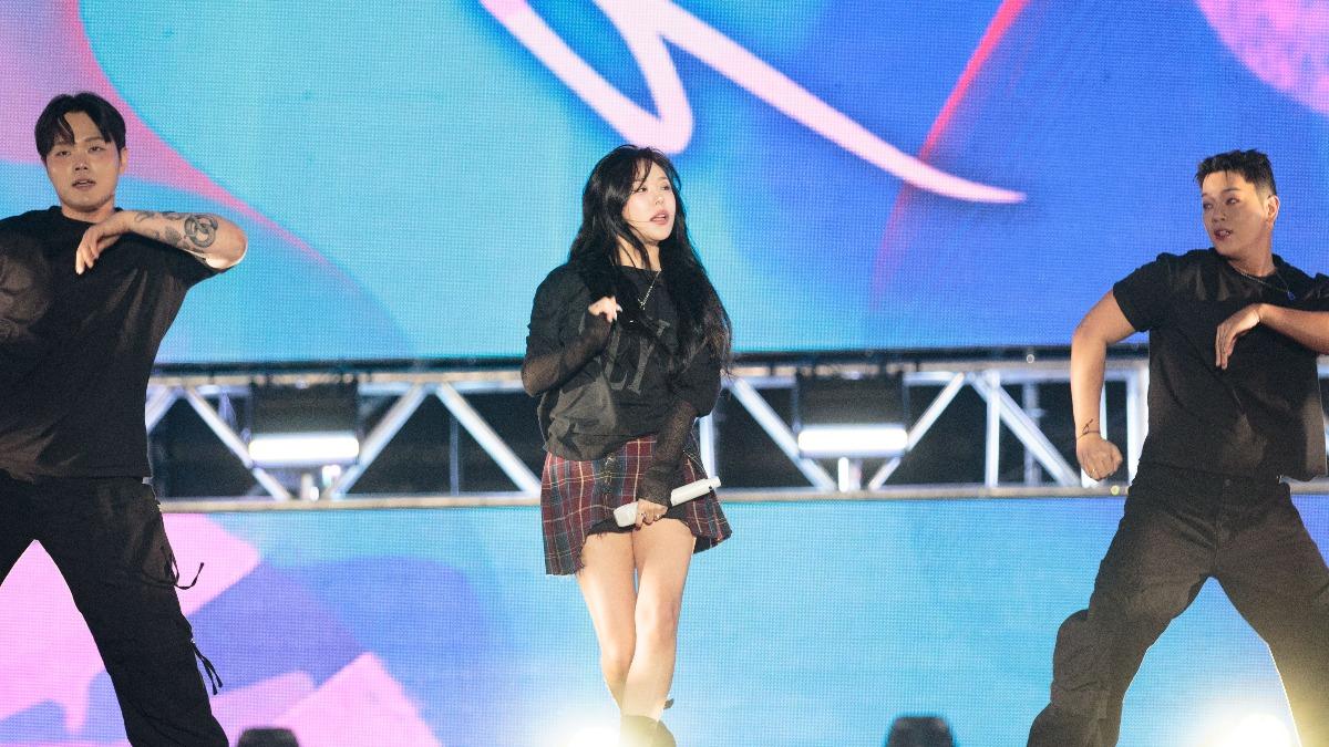 MAMAMOO輝人降臨台中！唱9首歌秀中文 這伴手禮一夜嗑光│TVBS新聞網