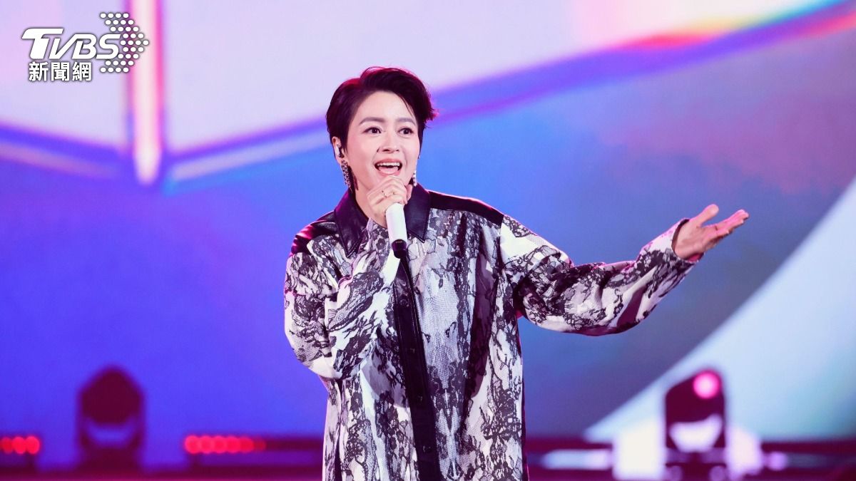 台北跨年／梁詠琪2025第一唱！露「絕對領域」 不科學修長美腿全場驚呆│TVBS新聞網