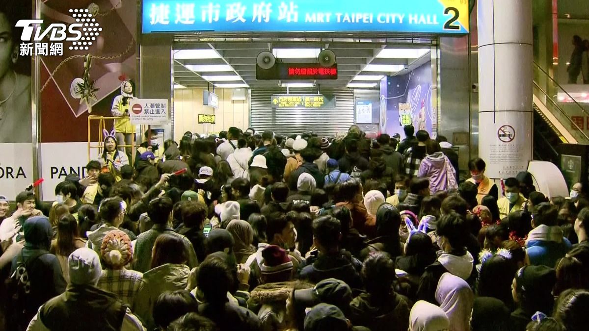 22萬人擠信義跨年+演唱會！ 網嚇：散場如梨泰院│TVBS新聞網