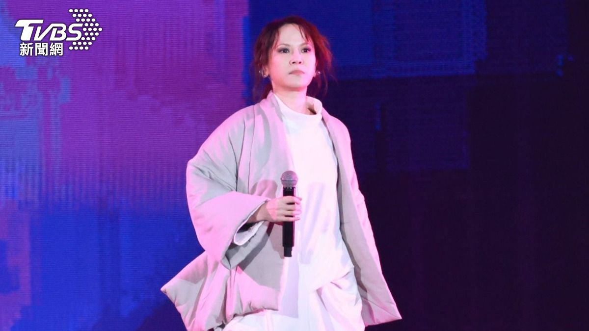 徐佳瑩好用心！高雄跨年嗨唱〈姐姐〉 驚喜加碼〈APT.〉│TVBS新聞網