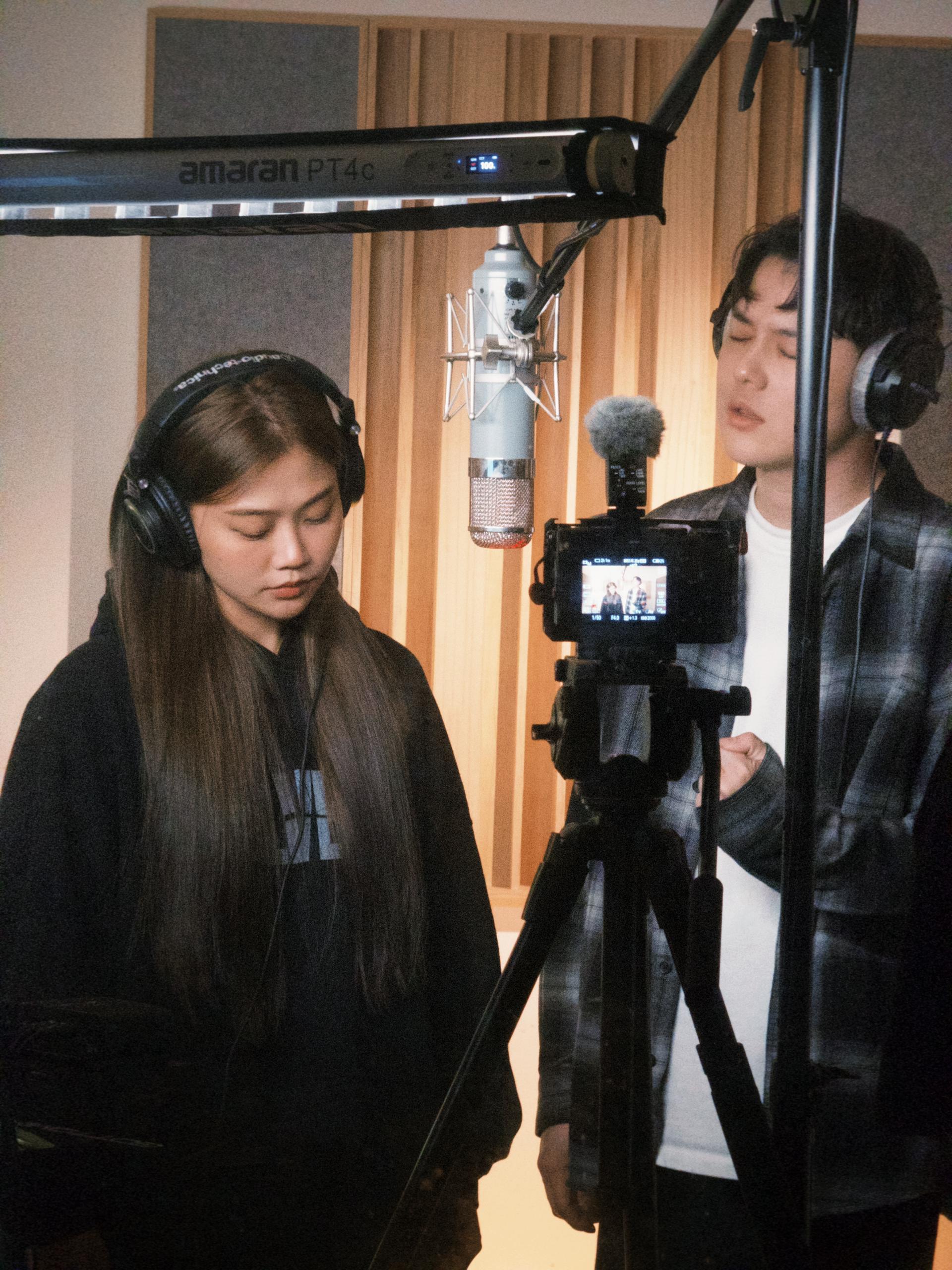 DIOR才剛分手菲道爾！無預警搭上男歌手被拍 網路造成熱議│TVBS新聞網