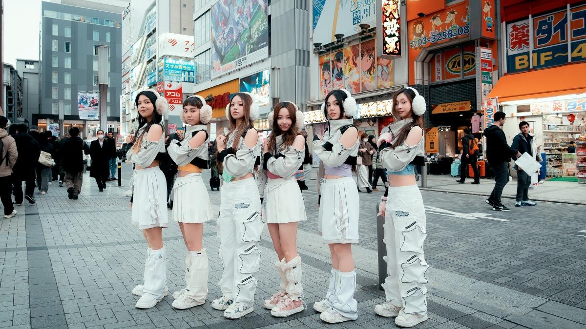 台女團在日本路邊發傳單！引路人瘋狂拍照 高顏值長相曝│TVBS新聞網