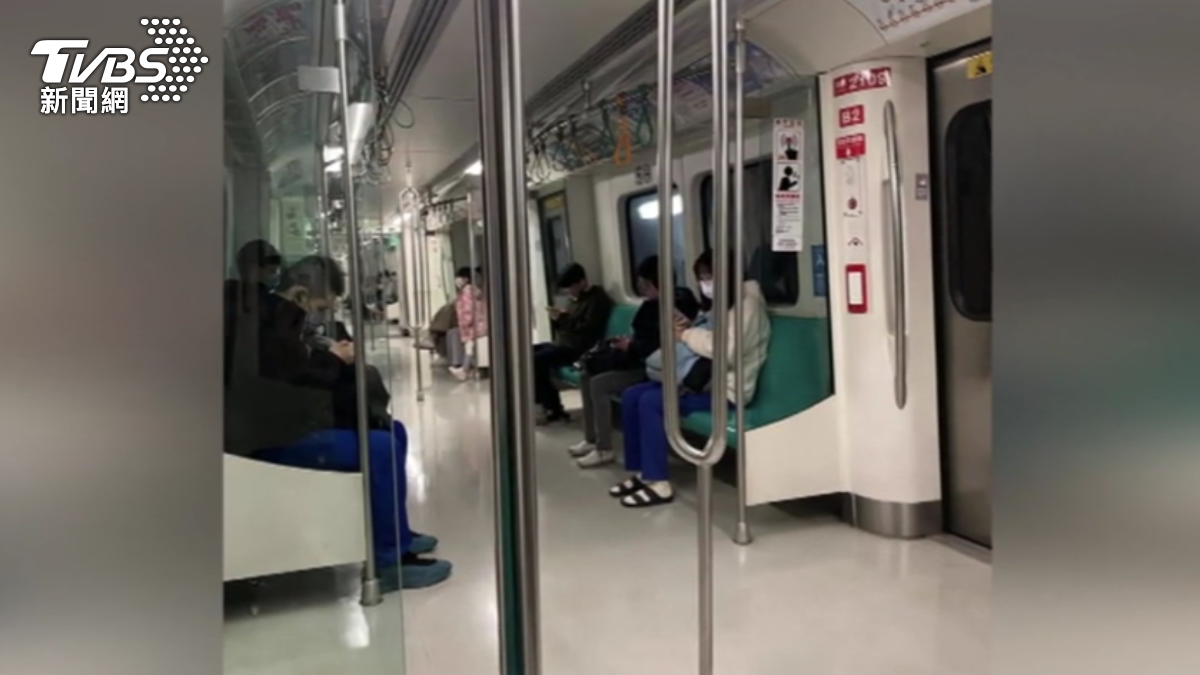 通勤族遲到了！高捷列車一度「無法行駛」 乘客困車廂38分鐘│TVBS新聞網