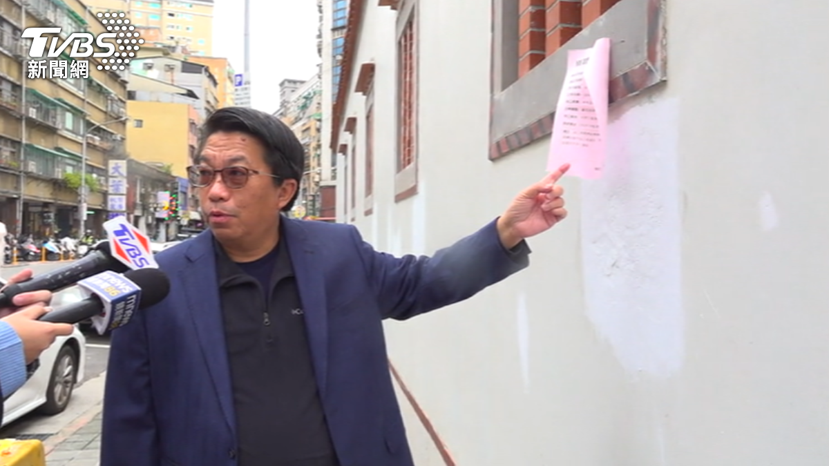 「艋舺古蹟」外牆遭亂貼告示破壞 環保局致歉│TVBS新聞網