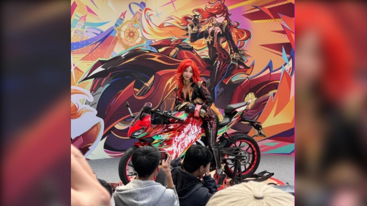 超辣妹子Coser騎重機！ 一票秒認出是Joeman的「她」│TVBS新聞網