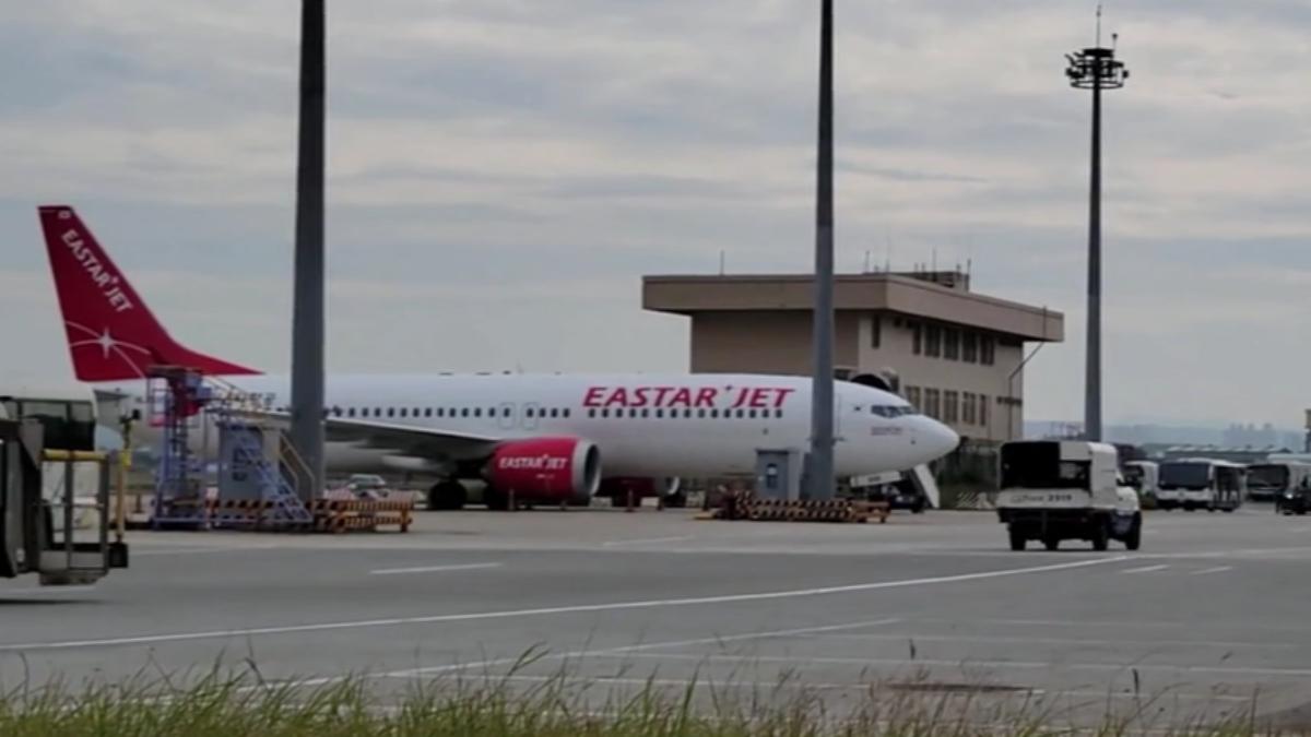 「易斯達」飛釜山突取消 乘客苦等7hr：疑遭鳥擊│TVBS新聞網