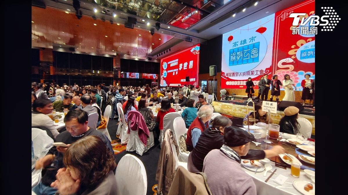 台語Rap？數來寶？高市補教兩大會歲末餐會熱鬧逗趣登場│TVBS新聞網