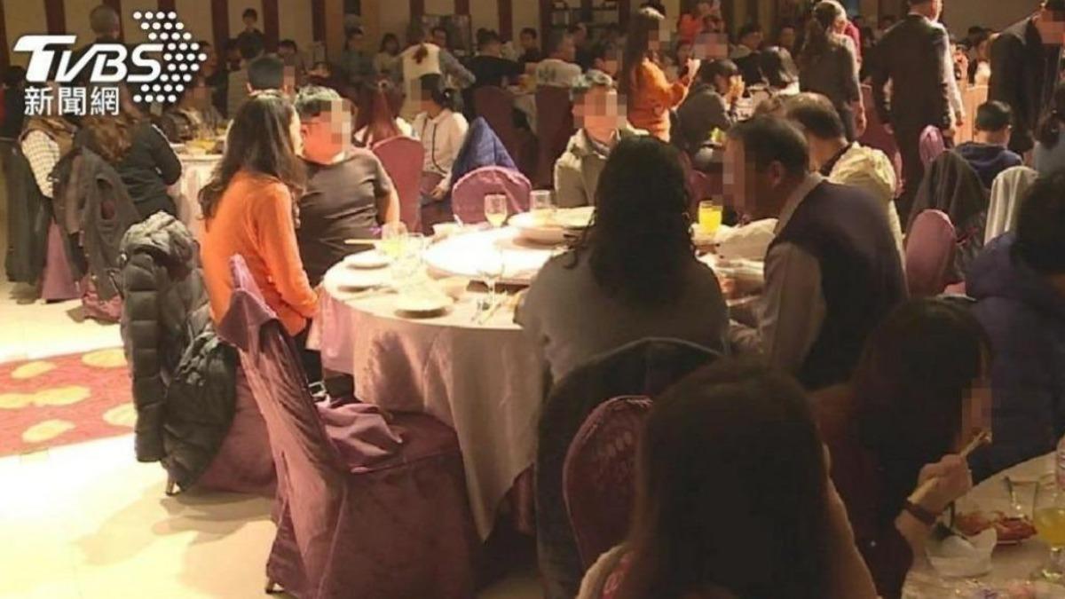 吃尾牙要「倒貼700元」菜鳥傻眼！ 一票人驚：從沒看過│TVBS新聞網