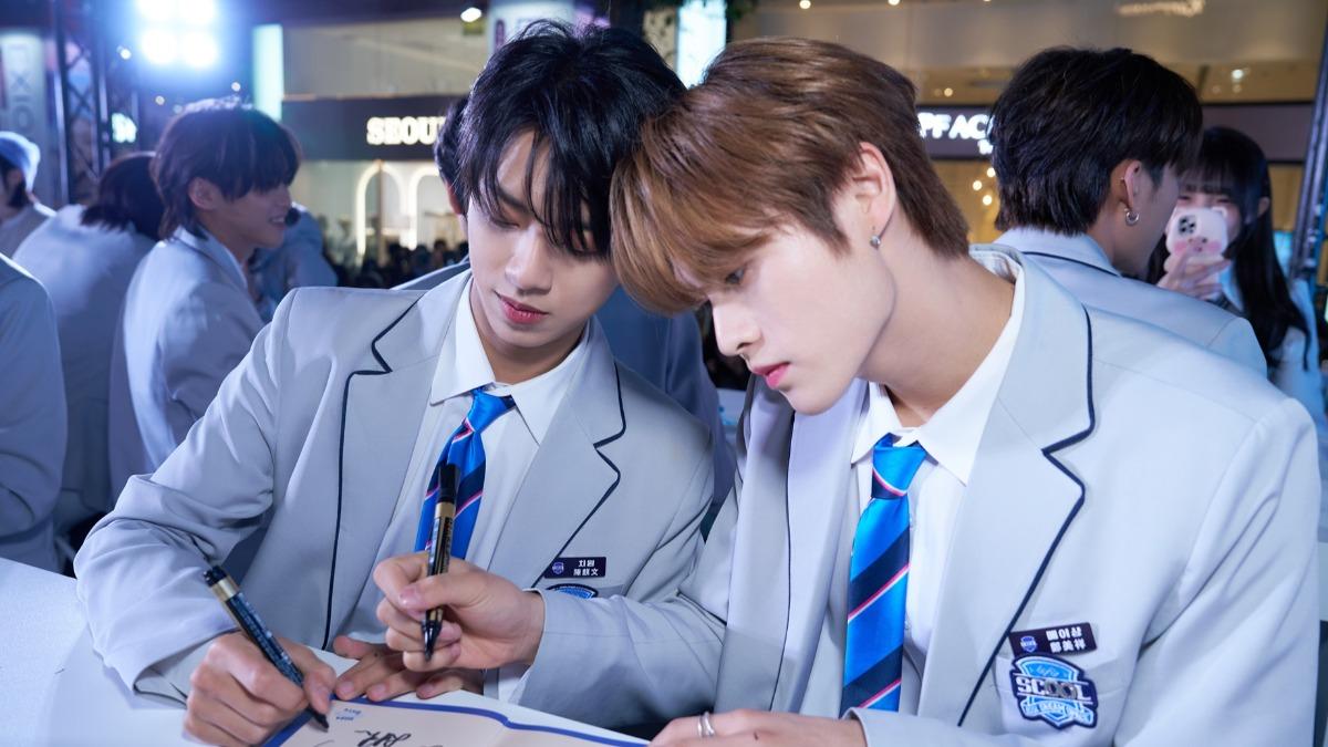 《SCOOL》打破男團記錄！連簽13小時擠爆信義區 瘋狂行徑曝│TVBS新聞網