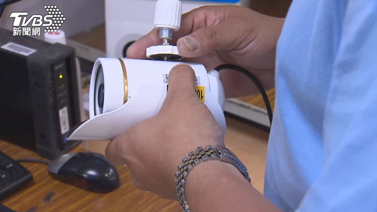 陸牌居家監視器凌晨突轉動 男嚇：被入侵了？│TVBS新聞網