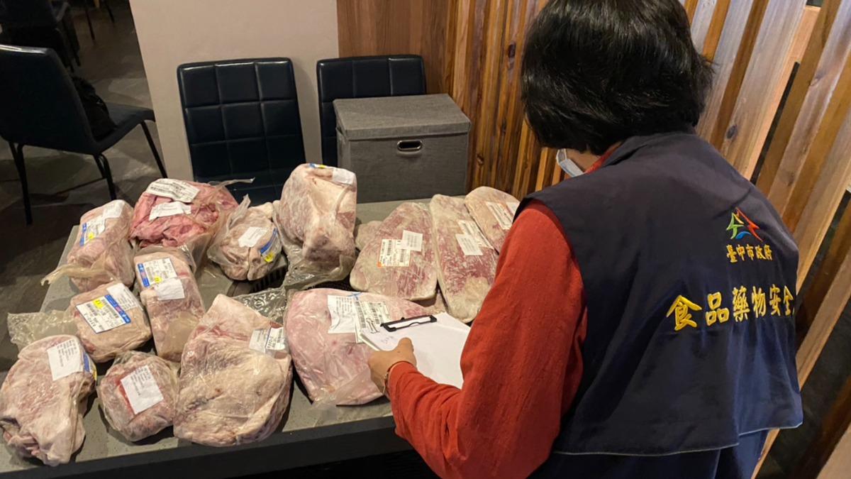 踢爆店家囤過期肉！台中2和牛燒肉名店翻車 3吹哨者獲獎金180萬│TVBS新聞網