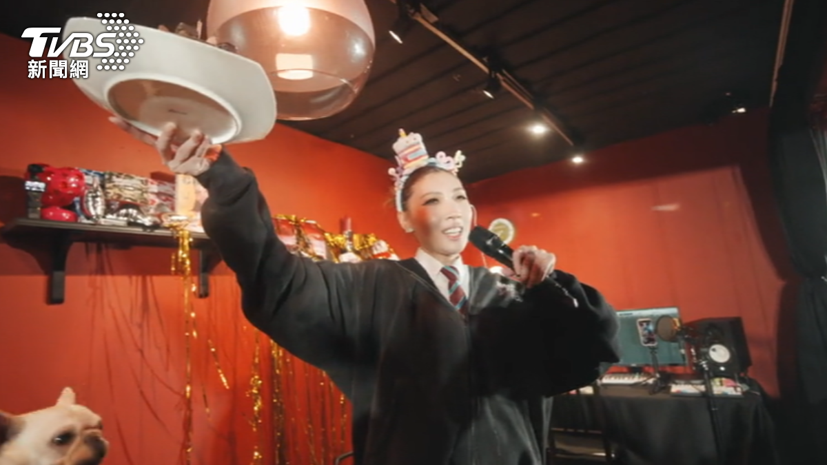 有哏！Karencici為宣傳「住貨櫃屋24hrs」 家人全在LA現況曝│TVBS新聞網