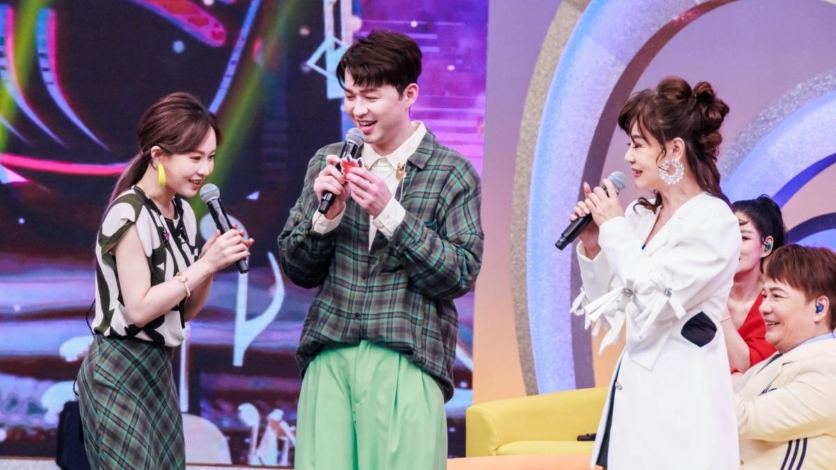 台語歌手節目上公然「索吻硬上」 女星驚嚇過度當場倒地裙下走光│TVBS新聞網