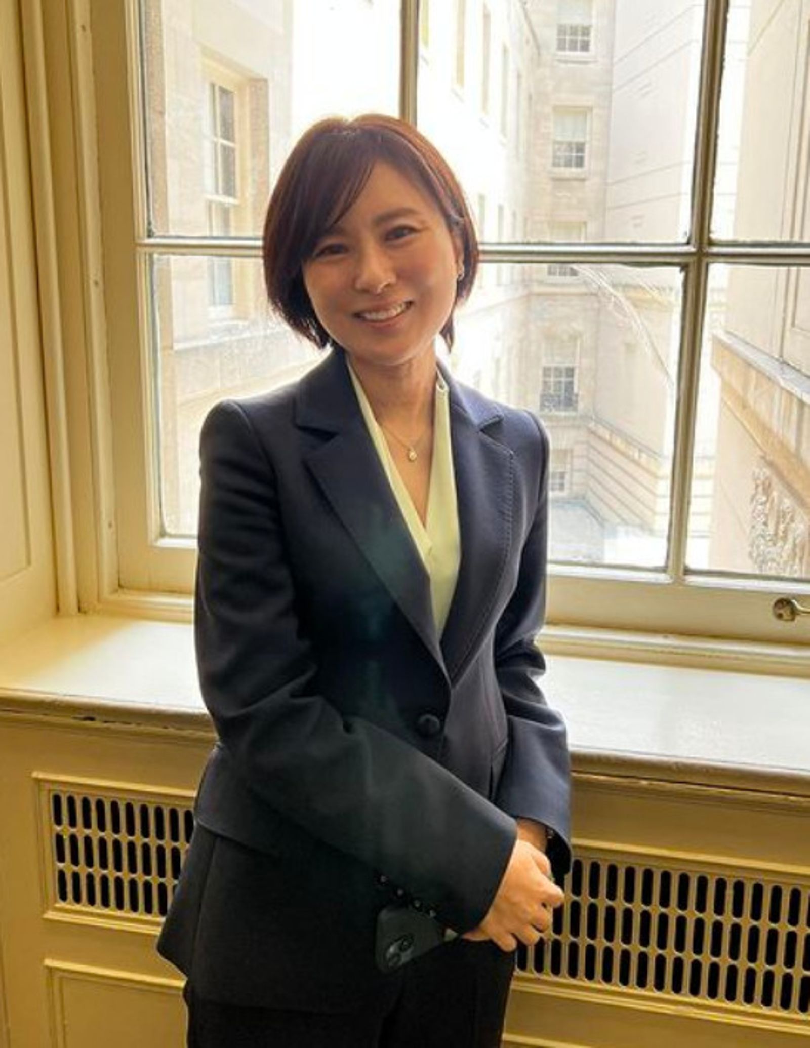 她直擊演藝圈「性朝貢」太震撼 美女主播主動獻身鹹豬手直探私密│TVBS新聞網