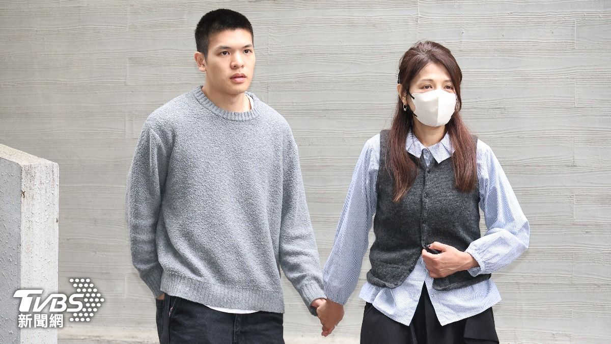 林葉亭小年夜前夕團圓亡父 自責痛哭：爸爸終於回家了│TVBS新聞網