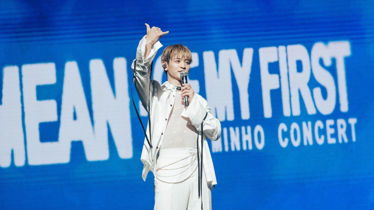 SHINee珉豪個唱第一站獻台灣！ 大秀「性感冰塊肌」炸翻港都│TVBS新聞網