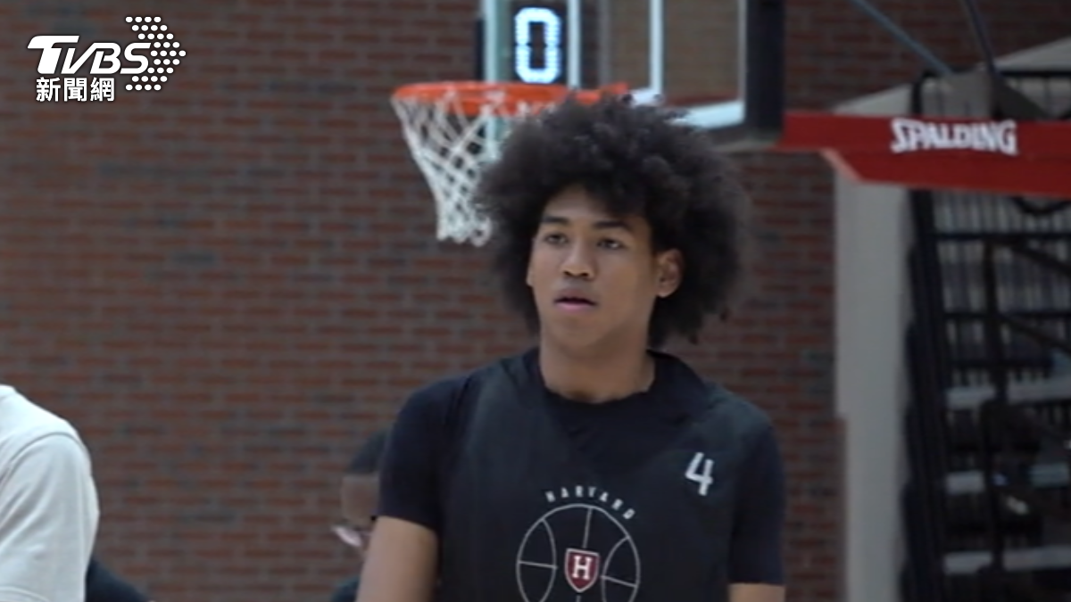 「台灣最強高中生」當兵了！Ray秀軍裝貼國旗 外國網友熱議│TVBS新聞網