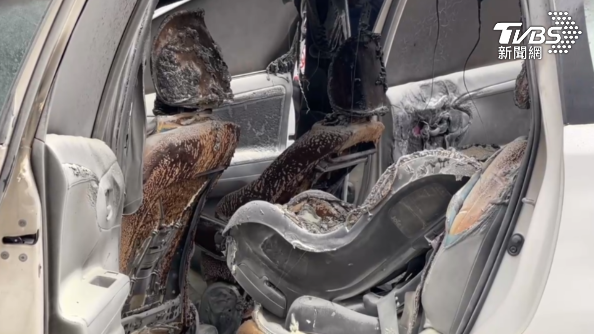 嘉義火燒車！4歲童被獨留車上遭火吻爬出 ICU插管治療│TVBS新聞網