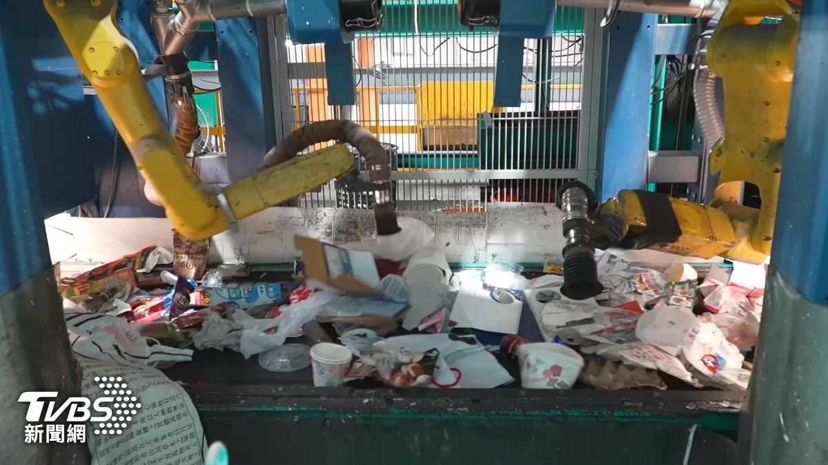 AI做回收！「機械手臂+光分選基」效率增5倍、人力砍半│TVBS新聞網