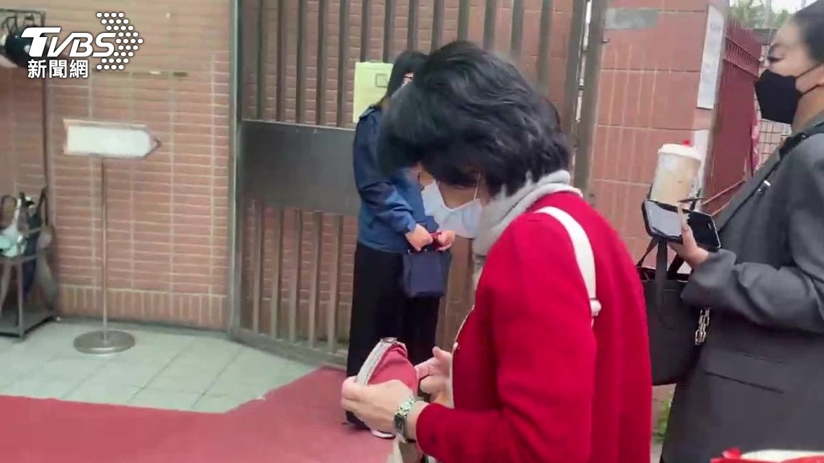 初三再到北所替柯文哲送飯！陳佩琪低調│TVBS新聞網