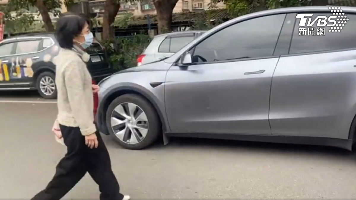 初三現身北所！再替柯文哲送飯 陳佩琪低頭快走神情沉重│TVBS新聞網