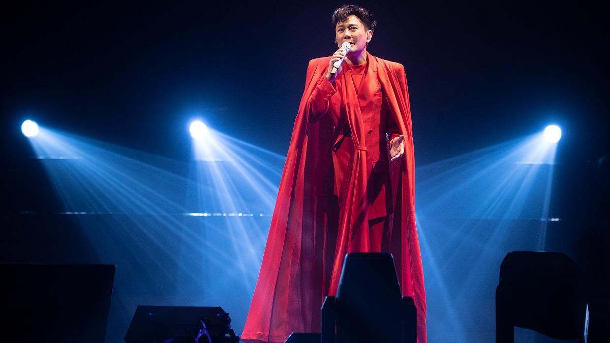 張信哲超寵粉！演唱會座椅藏紅包 歌迷打開嗨爆：接財神│TVBS新聞網