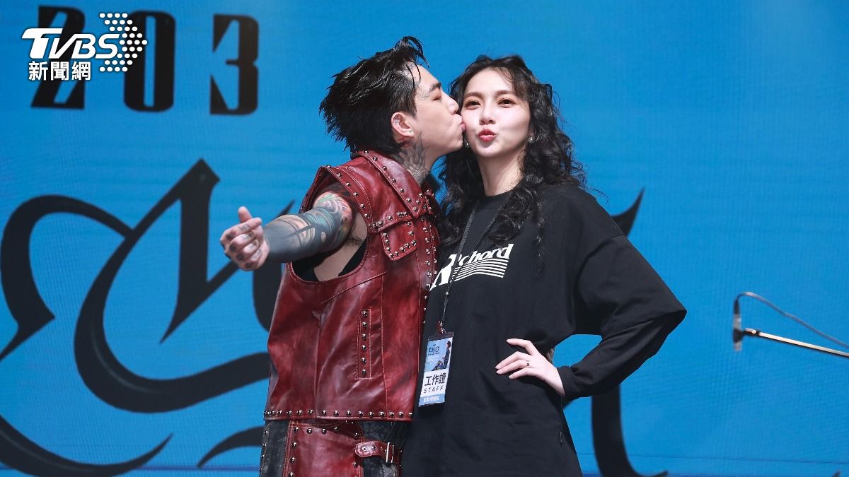 又有了？謝和弦愛妻羞爆「月經沒來」 他嚇喊：唱完驗孕│TVBS新聞網