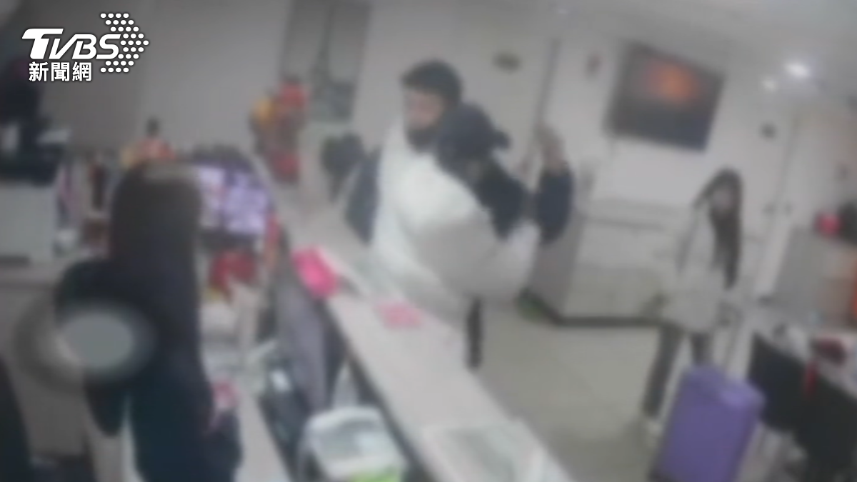 超時13分退房男大鬧旅館 不滿加收200元│TVBS新聞網