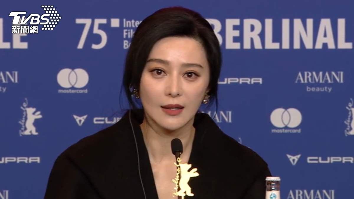范冰冰登柏林影展！「首度擔任評審」中式純白禮服亮相紅毯│TVBS新聞網
