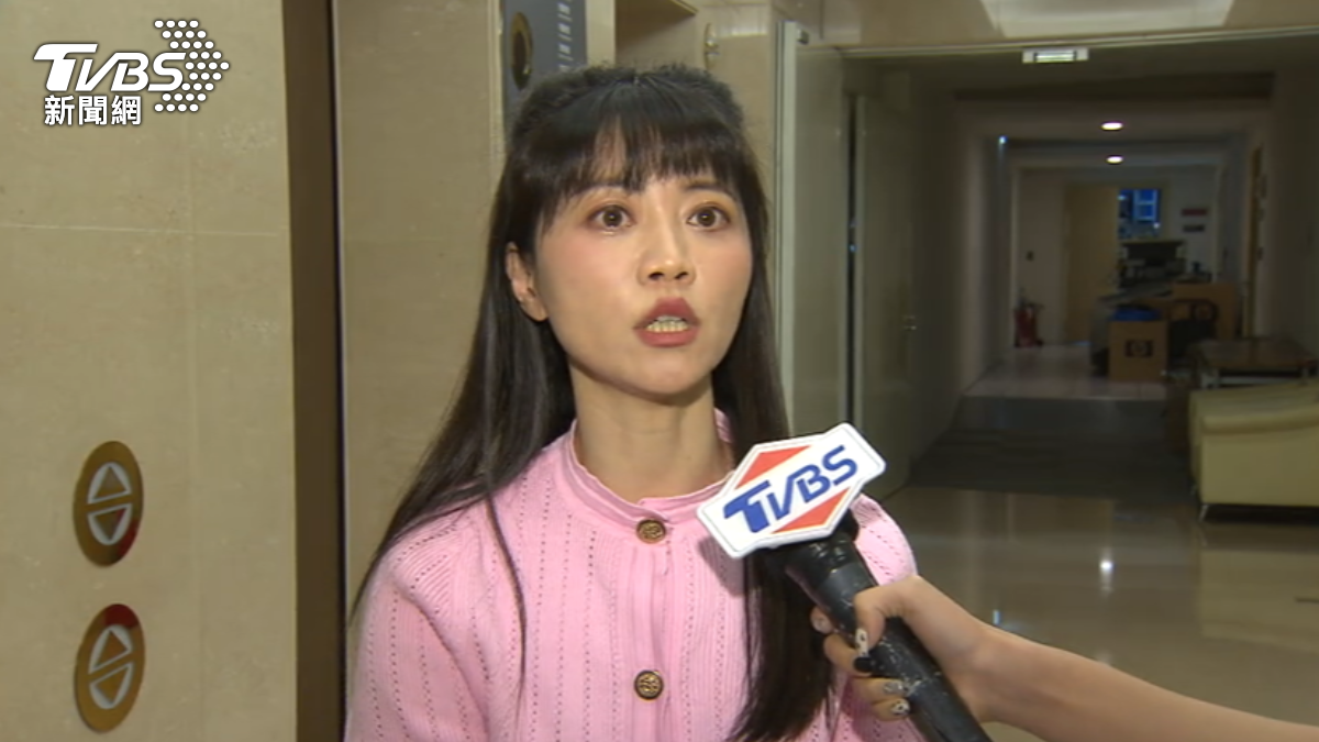 高嘉瑜欣欣百貨董座夢碎 王世堅安慰：她適合當自由自在「仙女」│TVBS新聞網