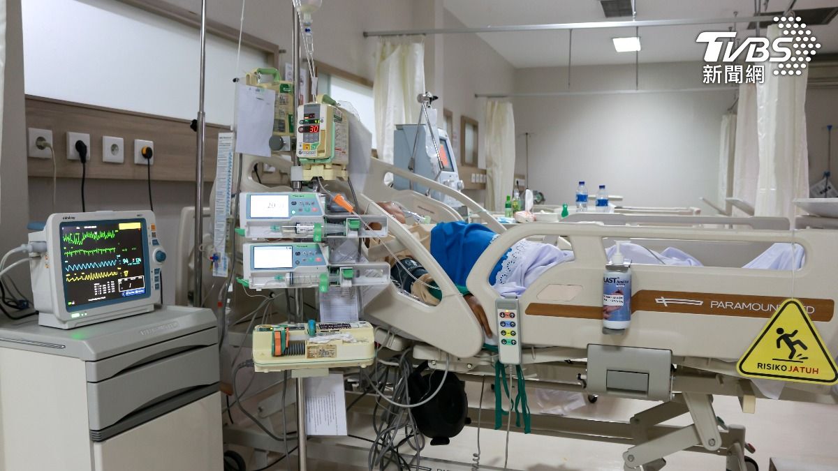 ICU塞爆！護理師1打20「連上16小時」 她認：做到想哭│TVBS新聞網