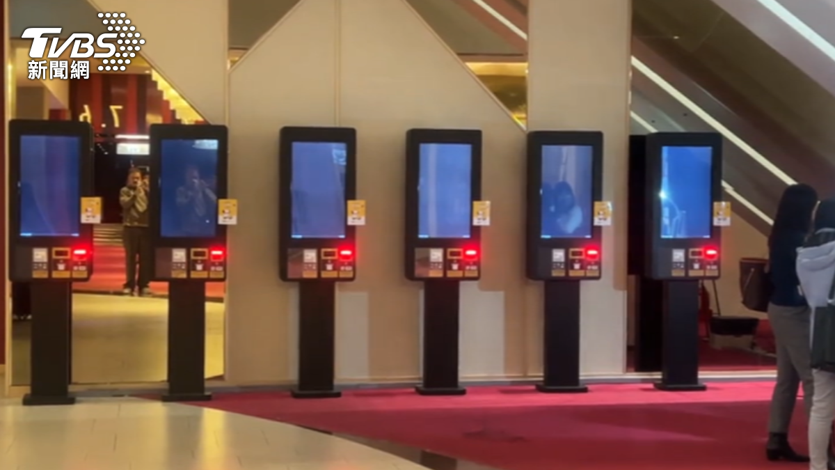 跳電15分鐘！台中秀泰文心店「維修誤觸開關」│TVBS新聞網